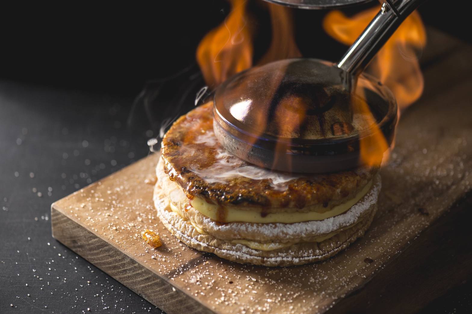 初出店！ マックスイーツ キャラメルブリュレミルフィーユ 販売 | DEKKY401